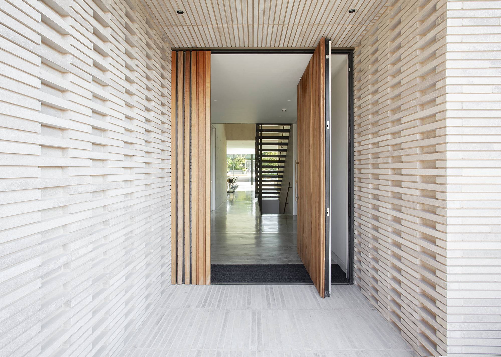GEOBRICK - Natural Stone Faced Linear Brick | EH Smith Architectural ...
