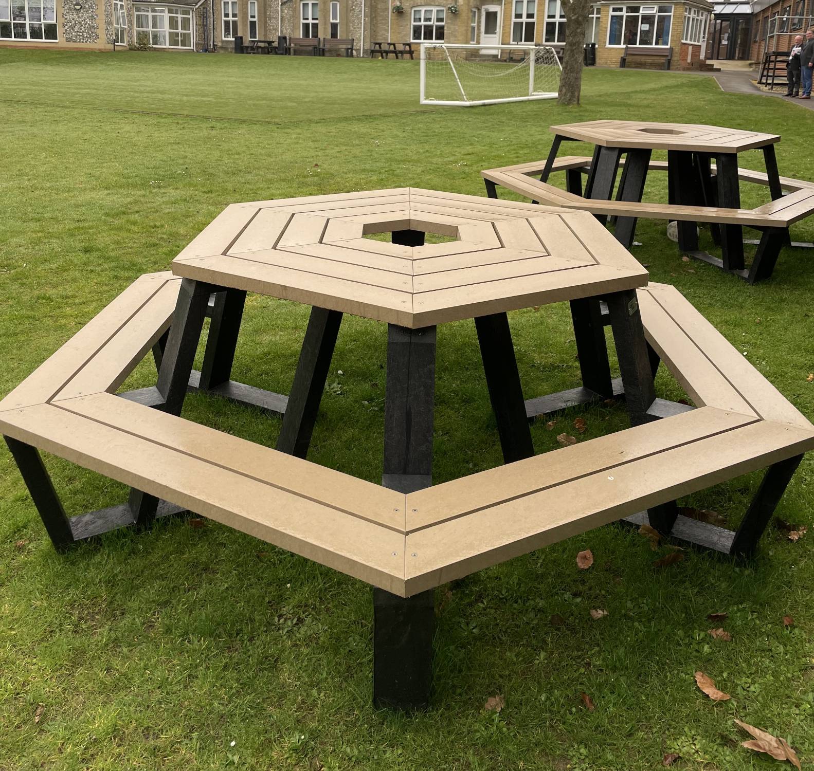 Roma hexagonal picnic table | Goplastic 100% recycled | NBS BIM Library