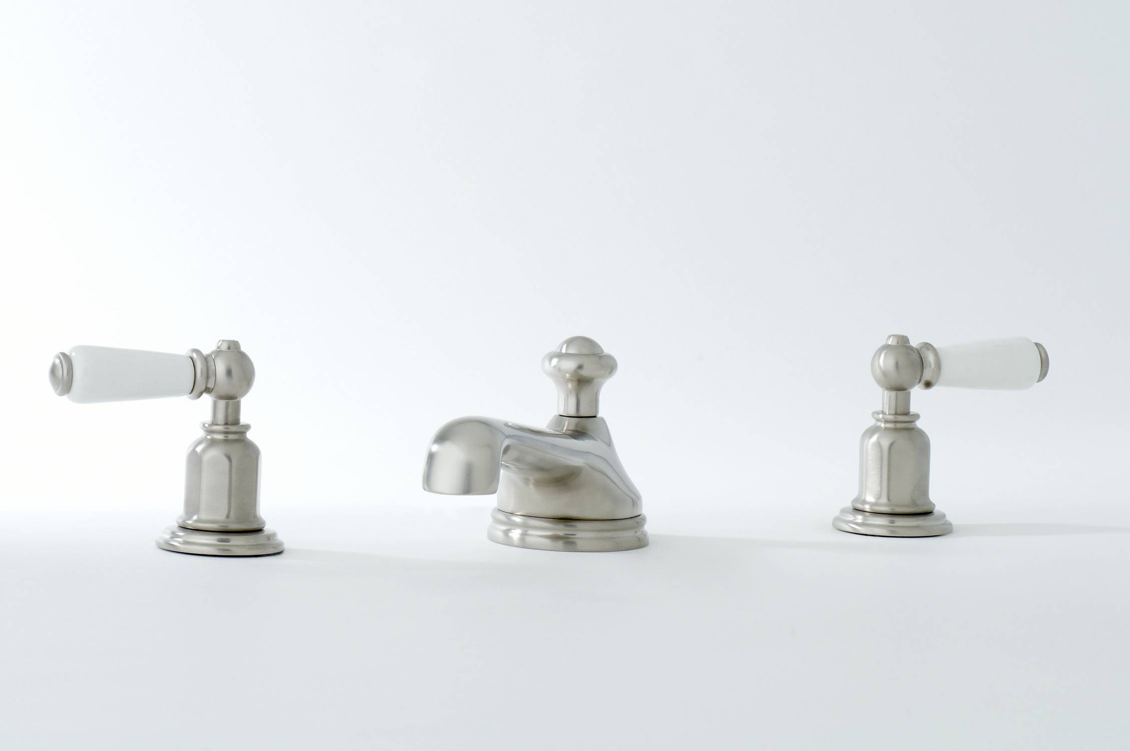 Traditional Three-Hole Basin Set With Low Profile Spout And Lever Or ...