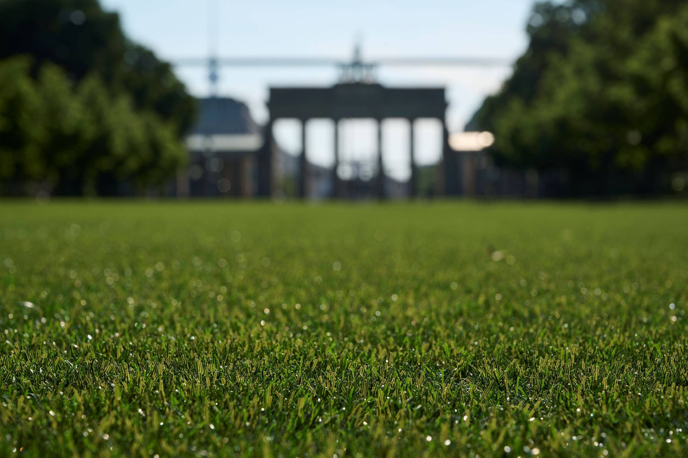 Green Fan Mile - Fan Zone Berlin at Brandenburg Gate | SYNLawn Europe ...