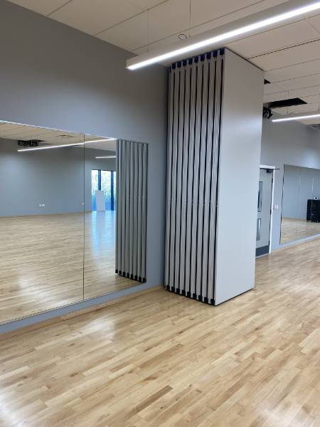 Dorma Variflex 100 Semi-automatic Moveable Wall divides large sports ...