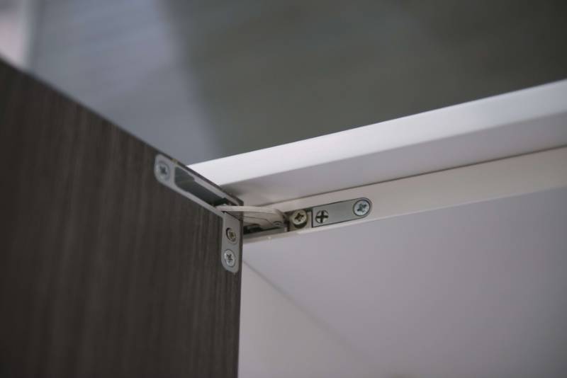 Cabinet and countertop hinges | NBS Source