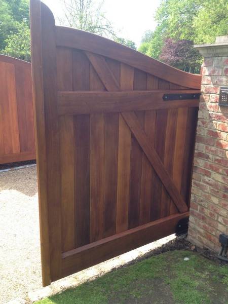 Iroko Gates Look Stunning With a Lasting Finish Using D1 Pro | NBS Source