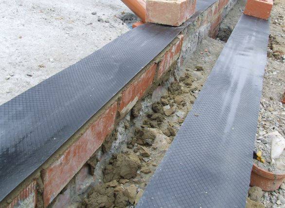 Preformed damp-proof courses | NBS Source